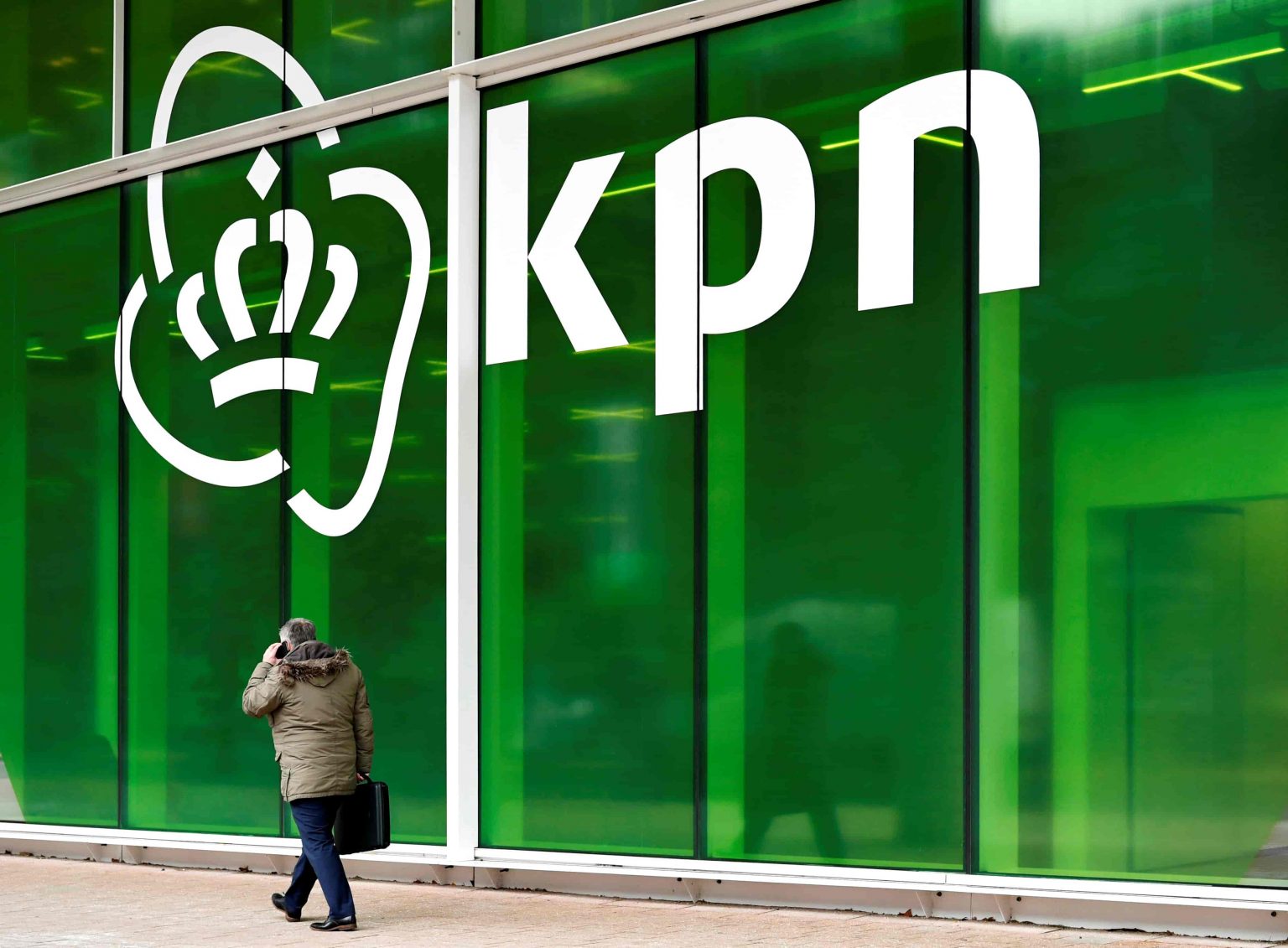 Stay Connected in the Netherlands: KPN SIM card & eSIM Guide 2025