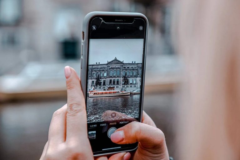 Travel Europe with iPhone: How to use iPhone in Europe 2025?